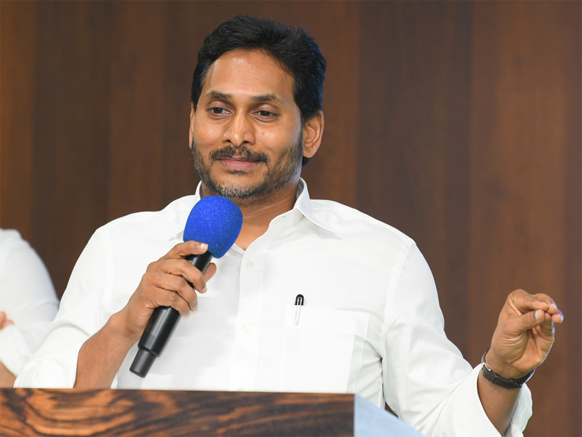 వైఎస్సార్‌సీపీ స్ధానిక సంస్ధల ప్రజాప్రతినిధులతో వైఎస్‌ జగన్‌ సమావేశం (ఫొటోలు) | YS Jagan Key ...